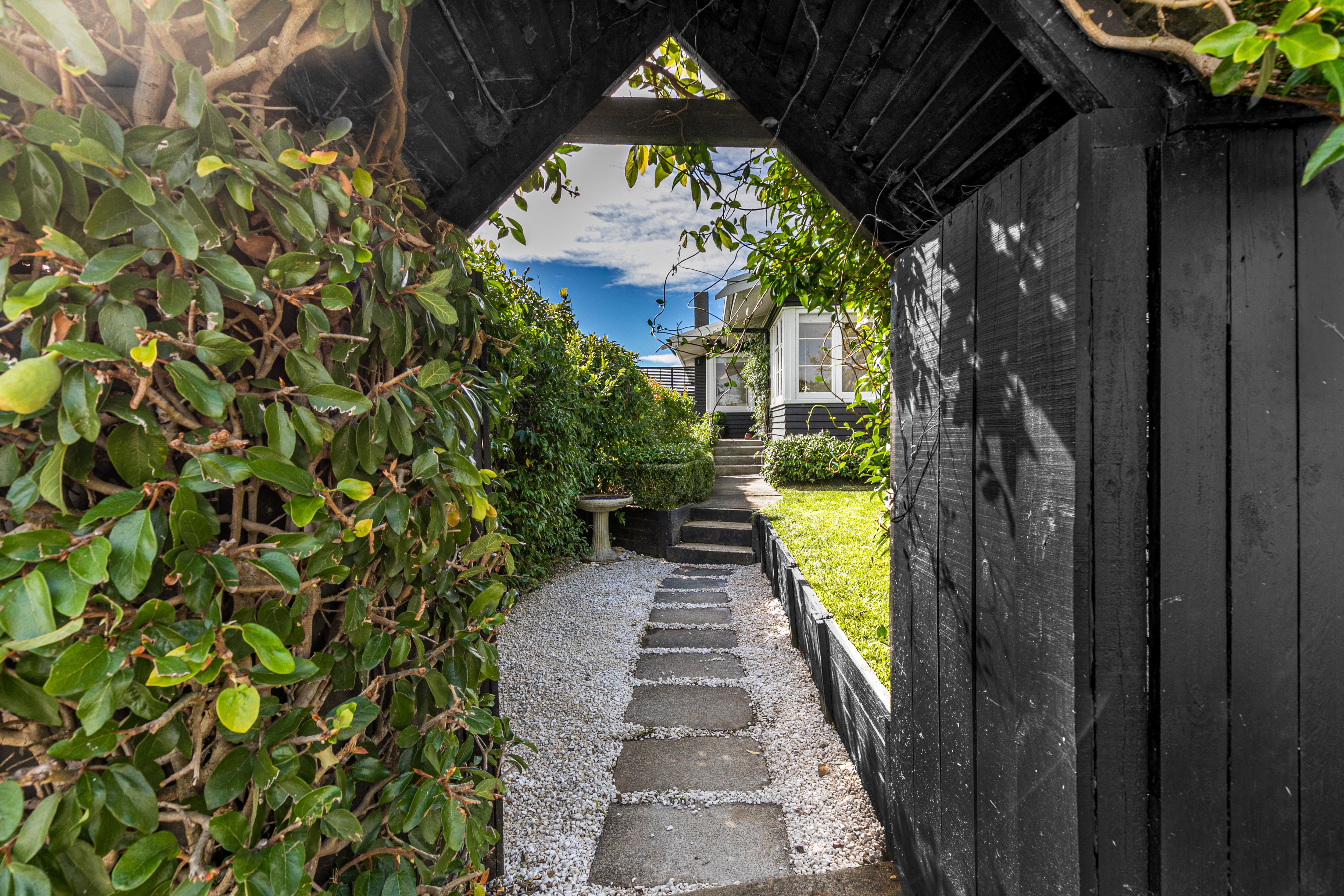 Ray White Rural & Livestock • 21 Blackett Crescent, Meadowbank, – Home ...