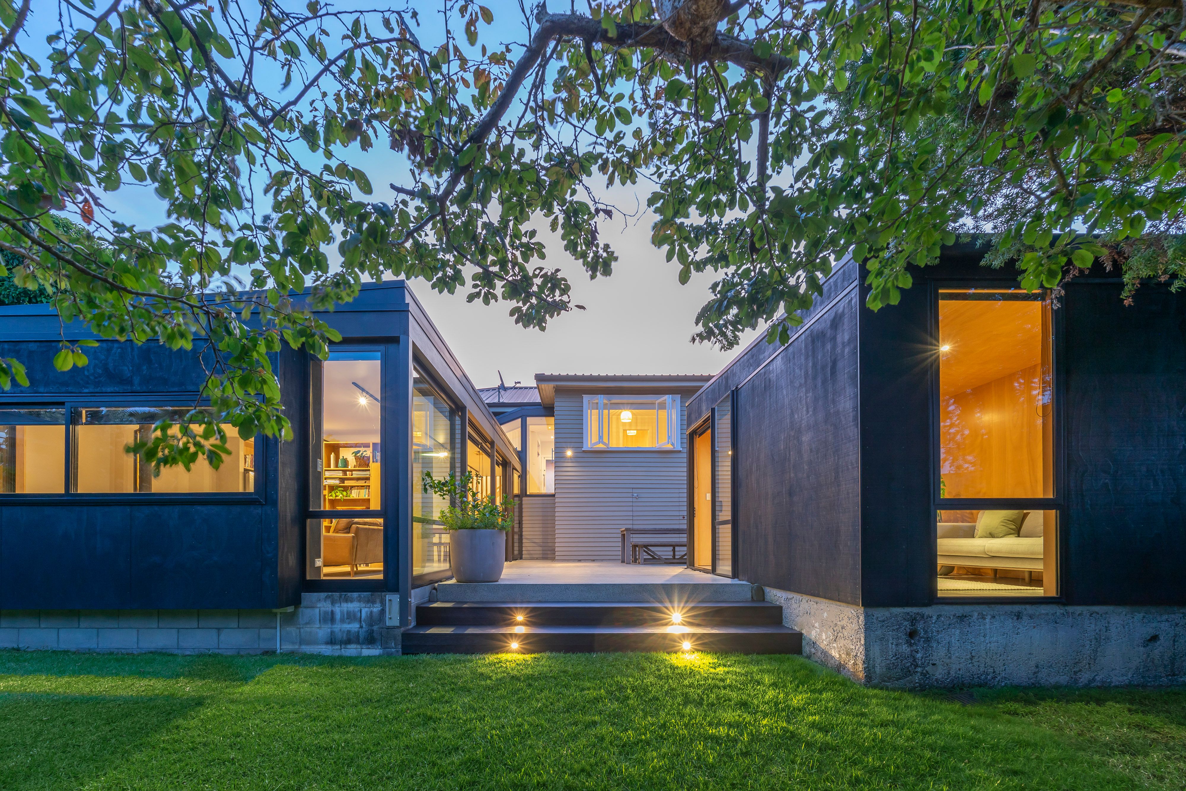 15 Westmere Park Avenue, Westmere, Auckland City 1022 - Sold House ...