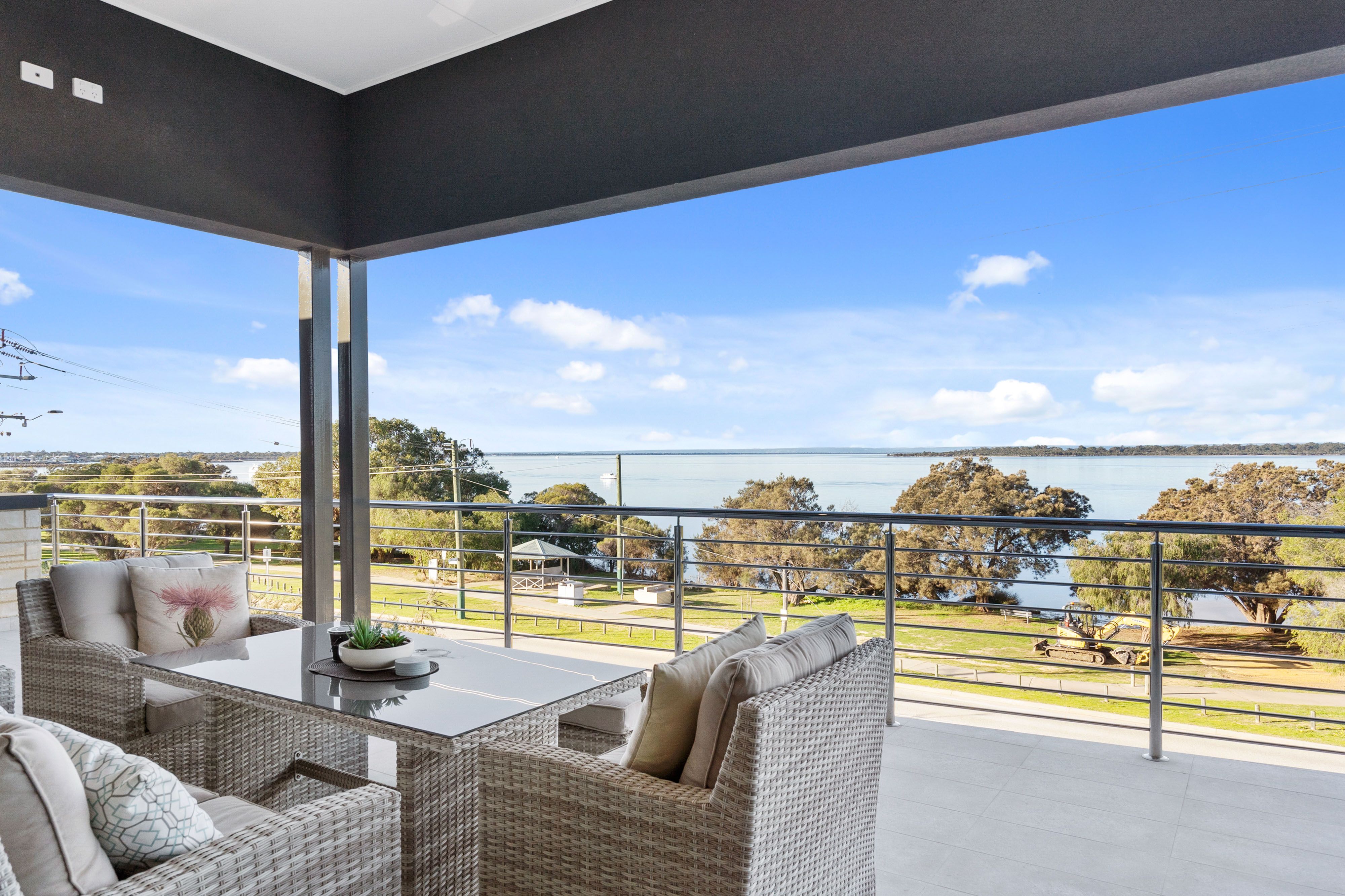 158 Estuary Road, Dawesville, WA 6211 - Sold House - Ray White Mandurah