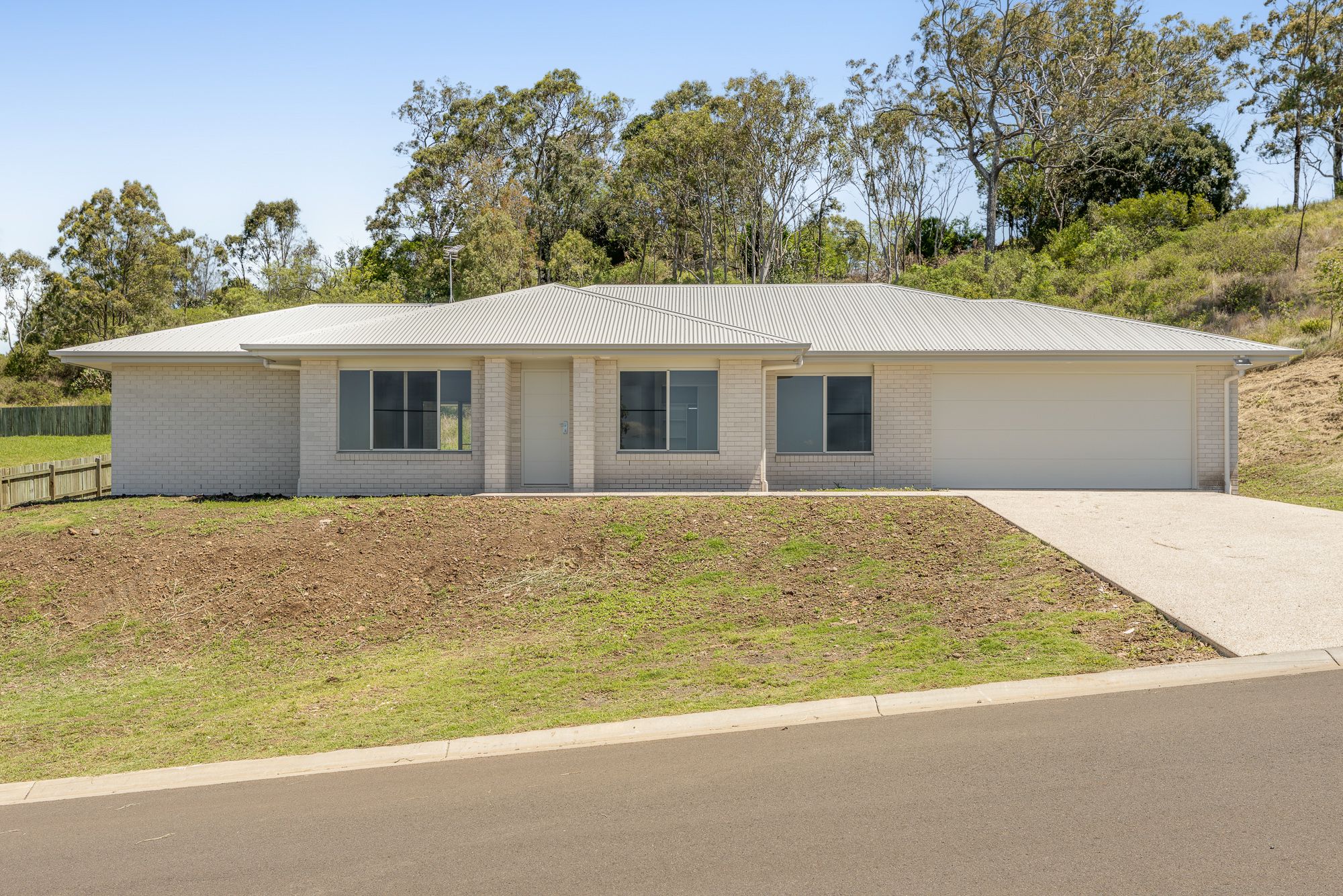 16 Latsky Drive, Cotswold Hills, QLD 4350 - Sold House - Ray White ...