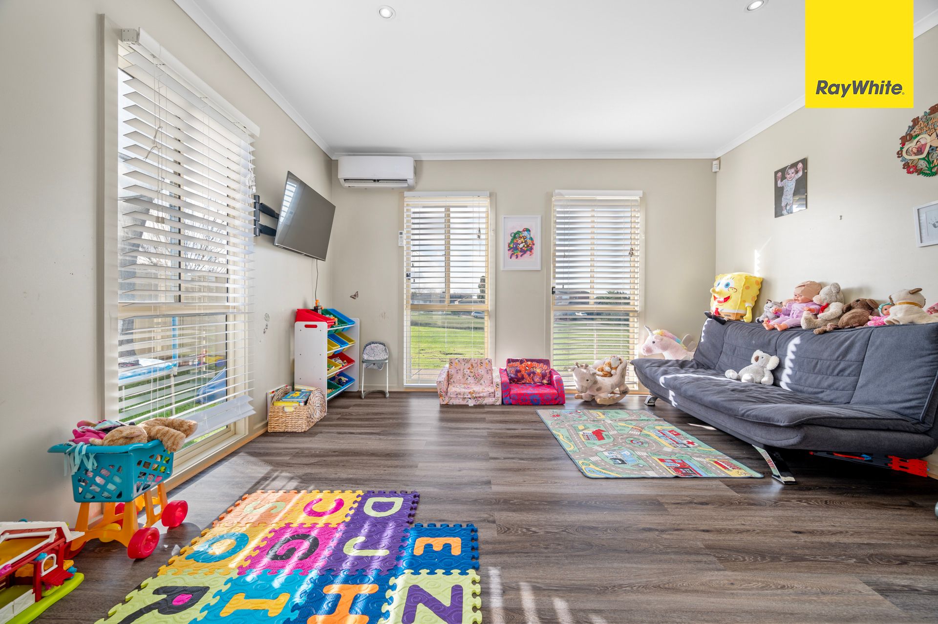 10 Kim Lane, HARKNESS, VIC 3337 - Sold Townhouse - Ray White Melton