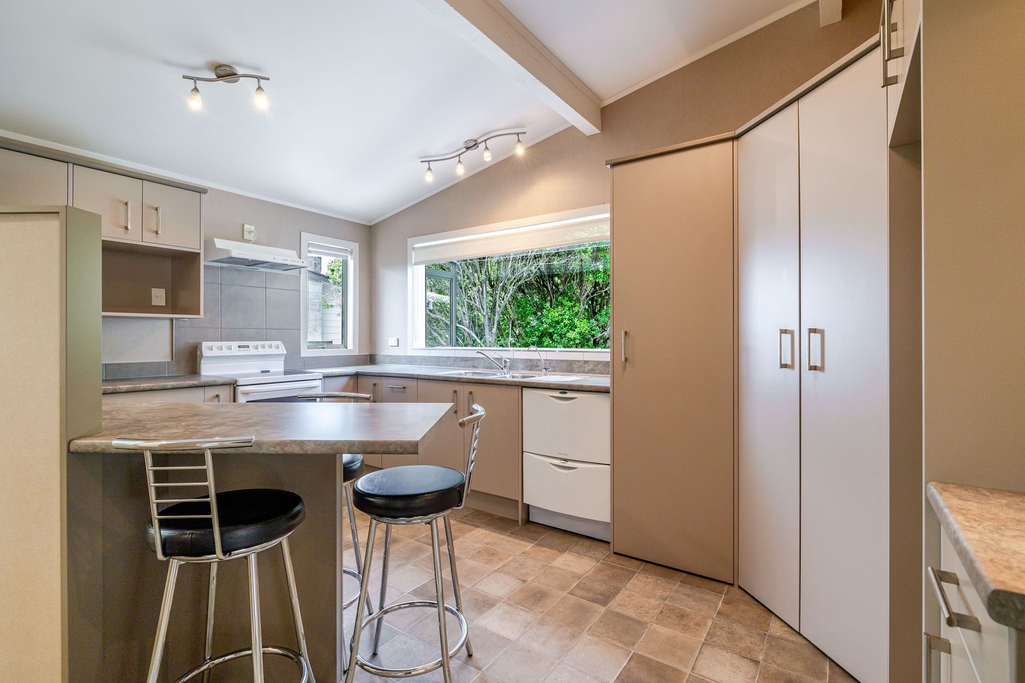 8 Saturn Crescent, Milson, Palmerston North City 4414 - Sold House ...