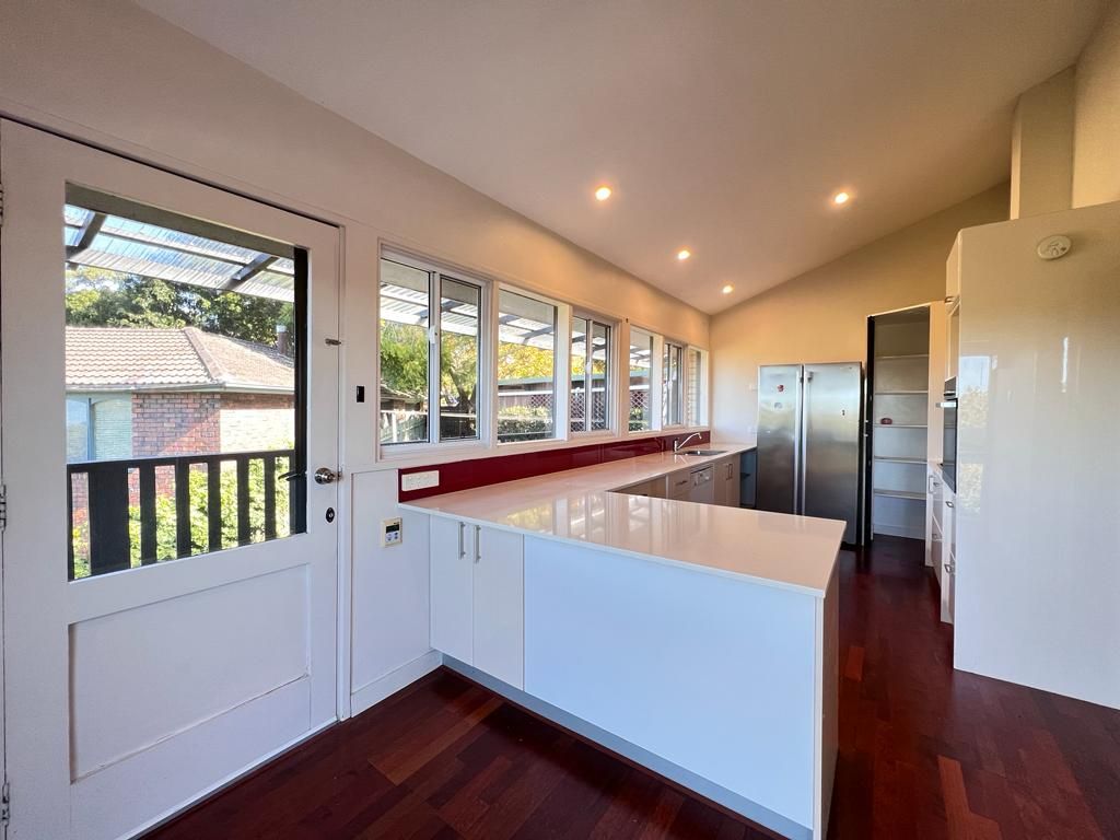 15 Walker Avenue, St Ives, NSW 2075 - Leased House - Ray White Upper ...
