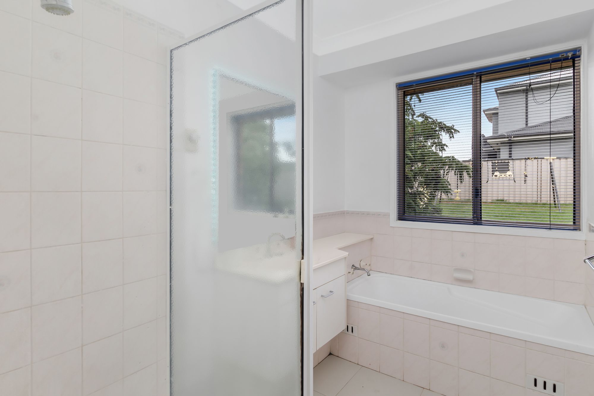 33 Falcon Crescent, Claremont Meadows, NSW 2747 - Sold House - Ray ...