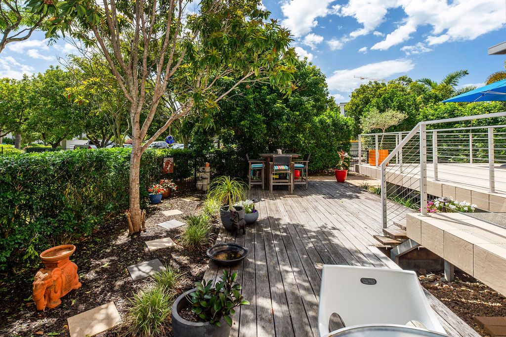 116/64 Sickle Avenue, Hope Island, QLD 4212 - Sold Unit - Ray White ...