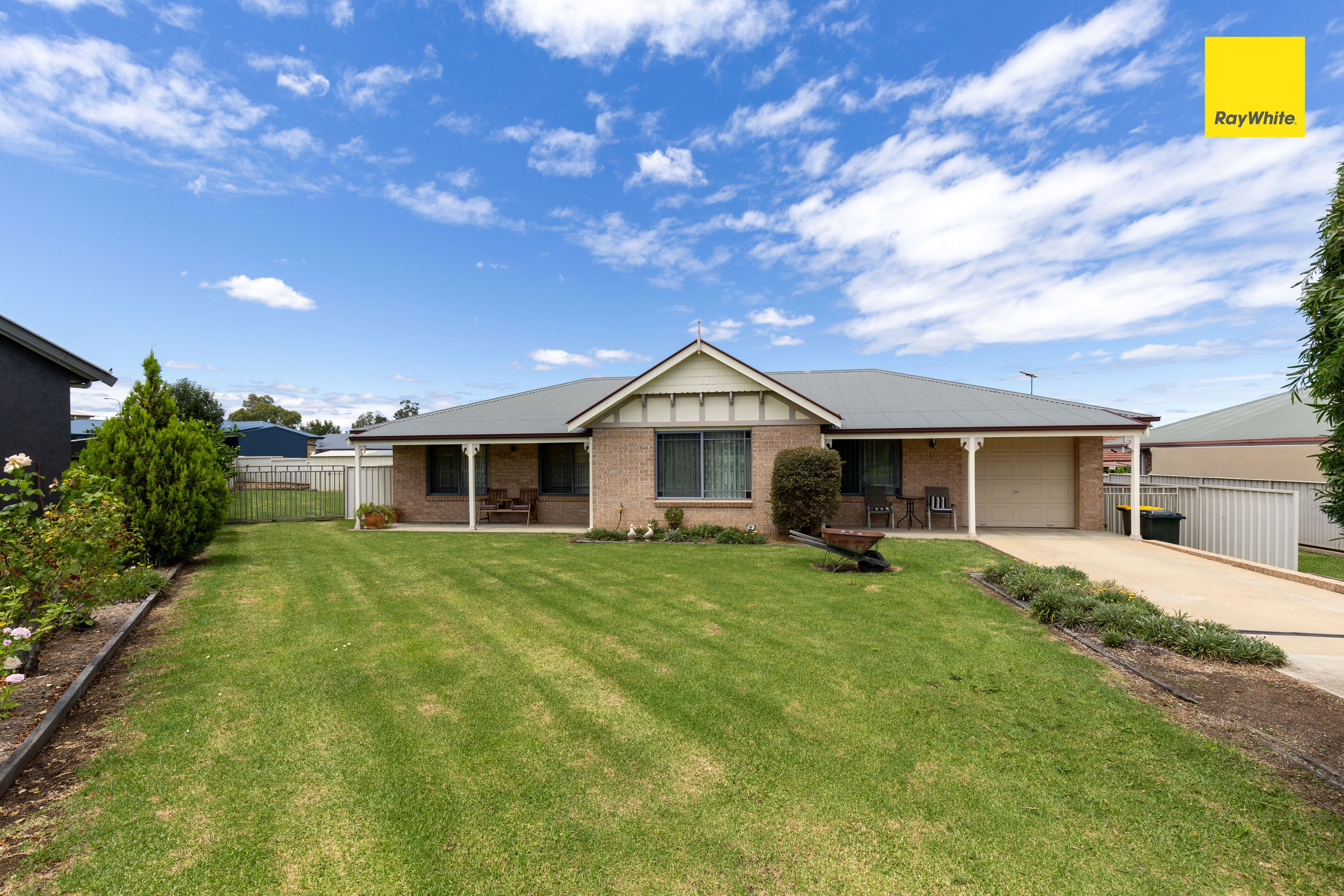 17 Deodara Drive, Inverell, NSW 2360 - Sold House - Ray White Rural ...
