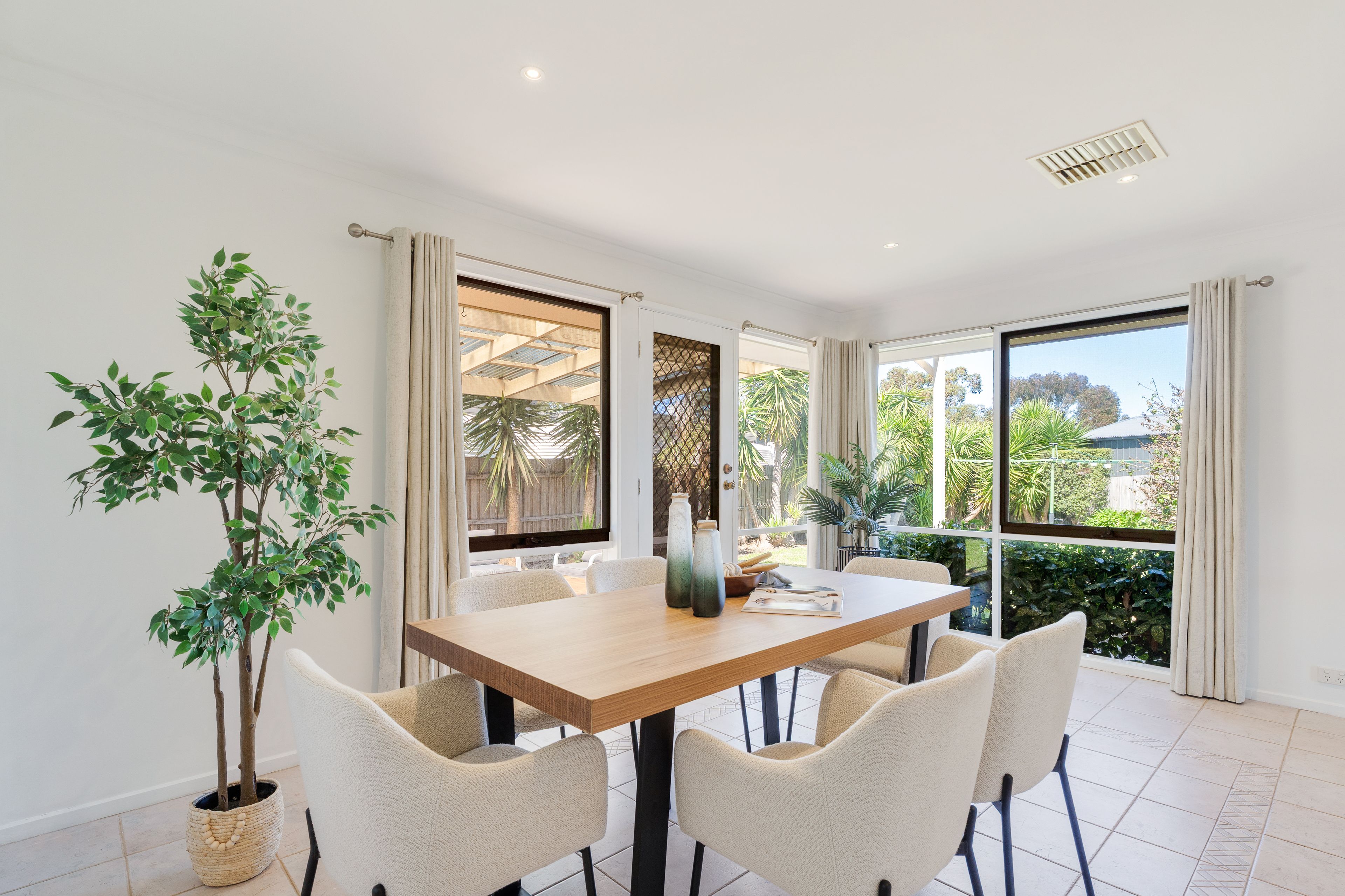 18 Crawley Court, Craigieburn, VIC 3064 - Sold House - Ray White ...