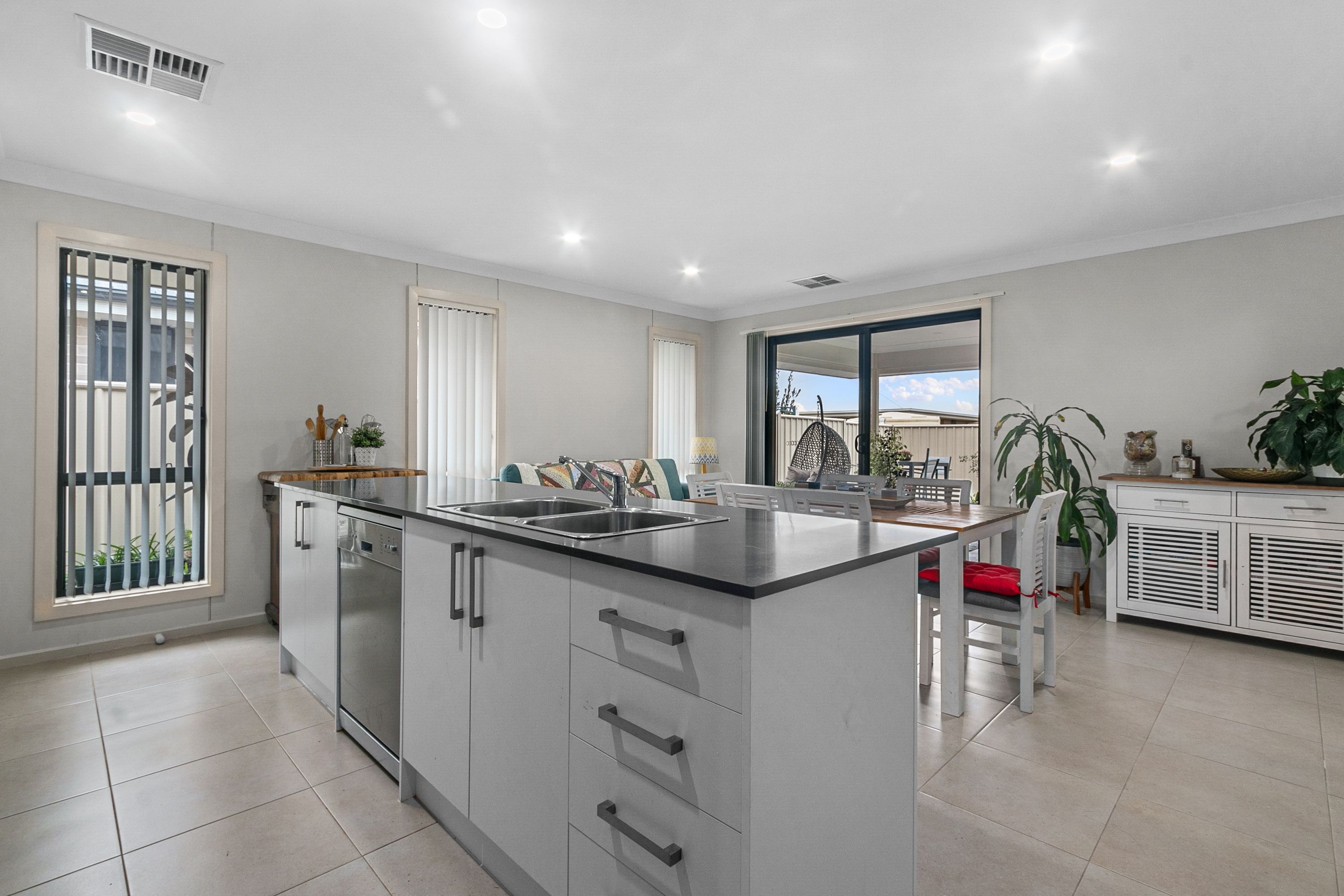 12 Prince Street, Wallaroo, SA 5556 - Sold House - Ray White Yorke ...