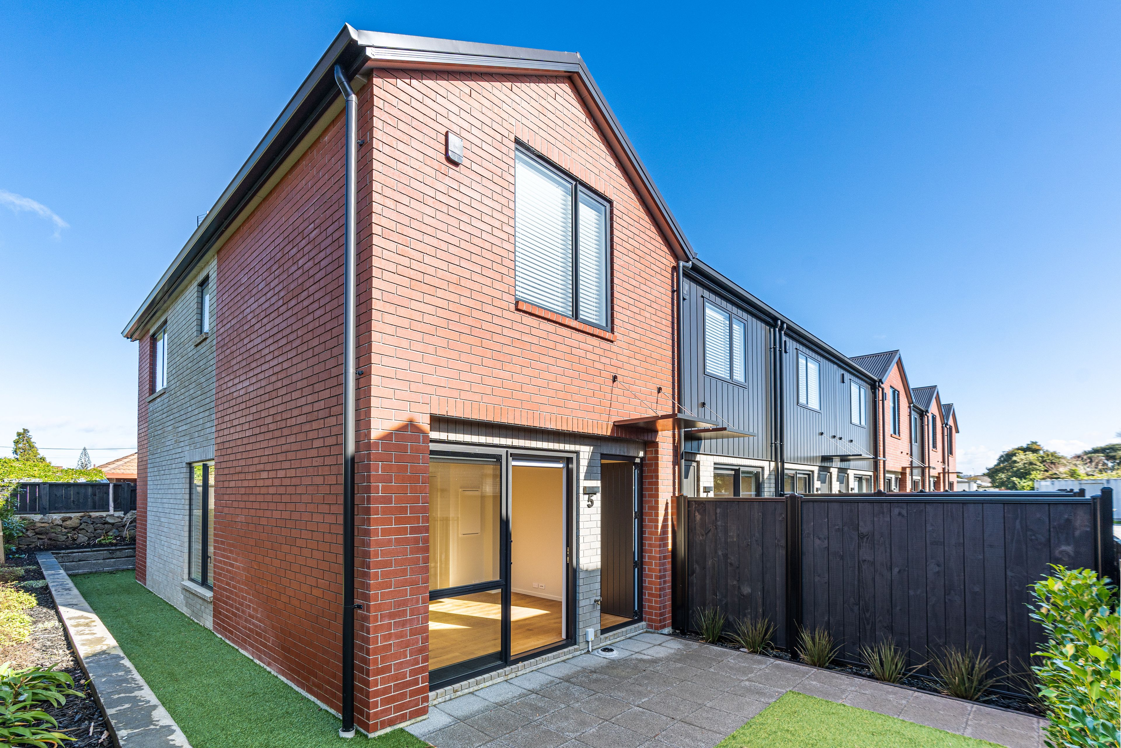 6/7 Boyd Avenue, Mangere Bridge, – Home For Sale • Ray White New Zealand