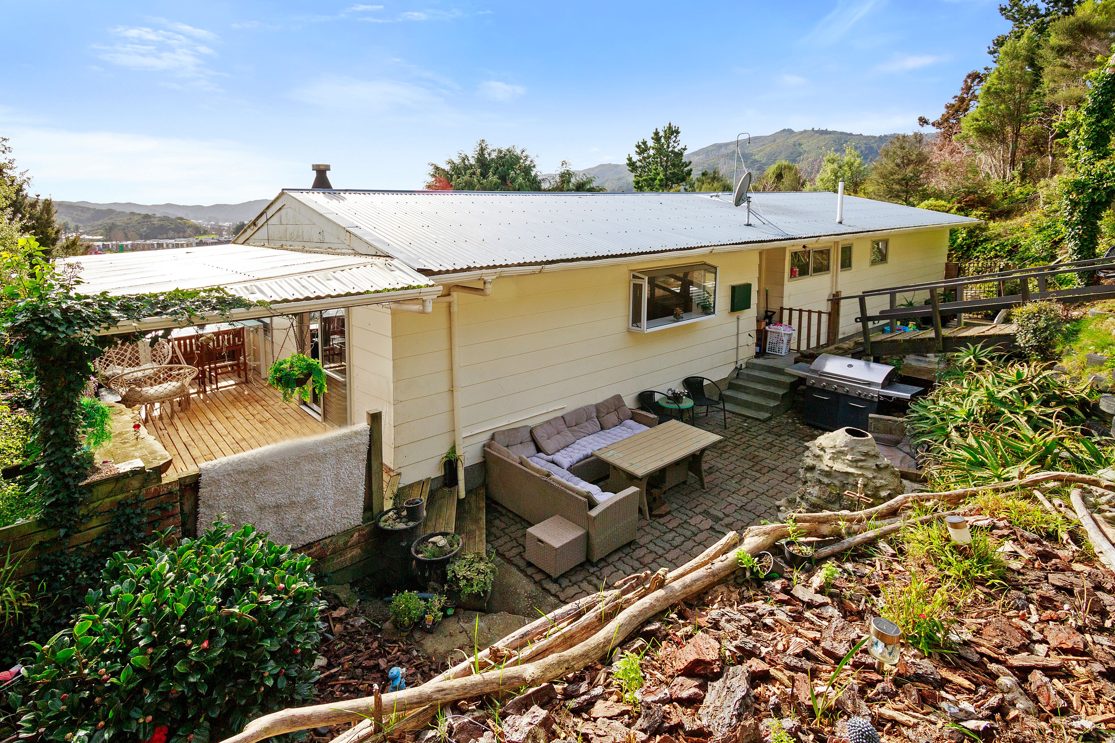 31 Fraser Street, Wainuiomata, Lower Hutt City 5014 - Sold House - Ray ...