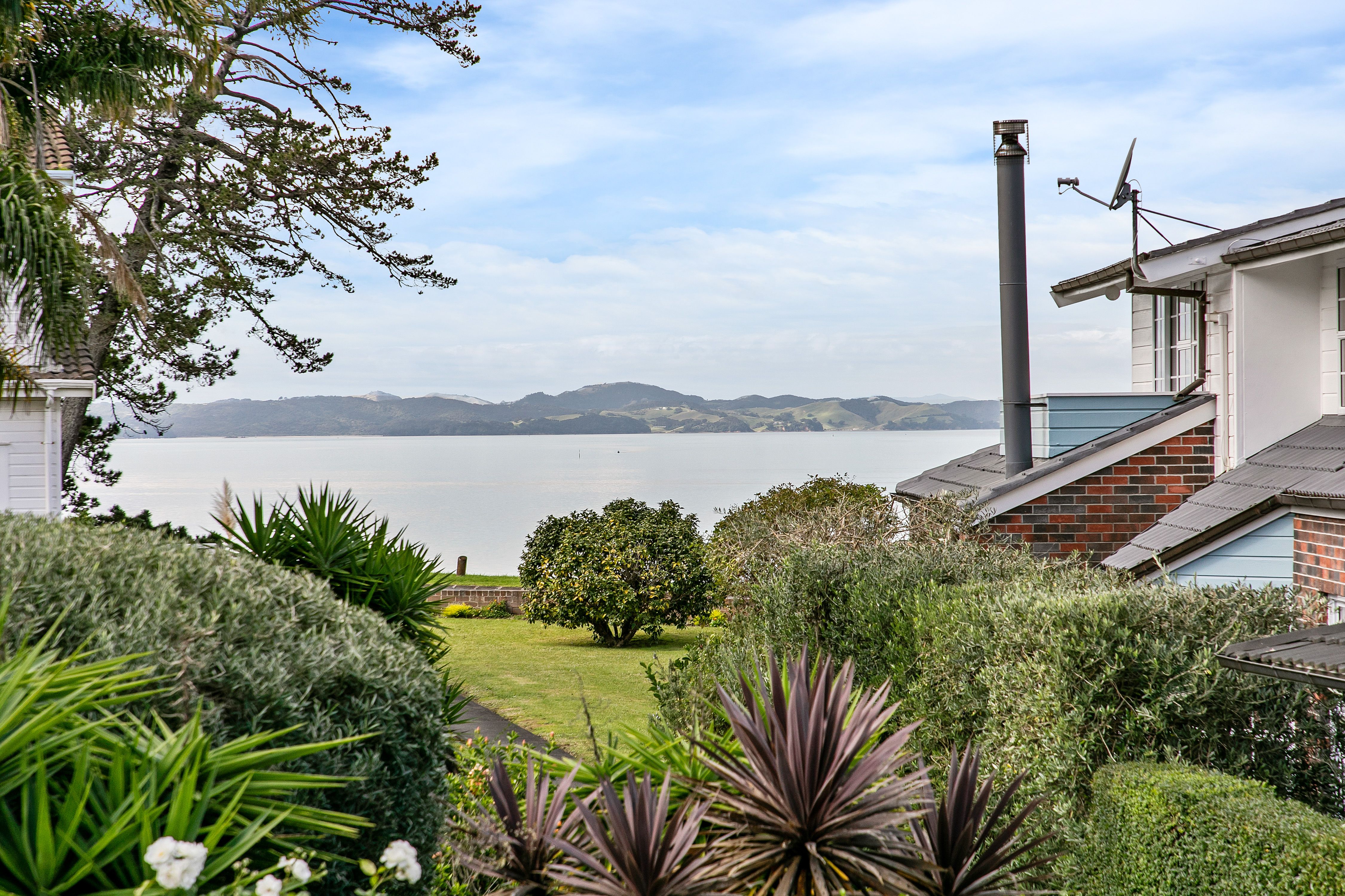 54A Marine Parade, Mellons Bay, Manukau City 2014 - Sold House - Ray ...