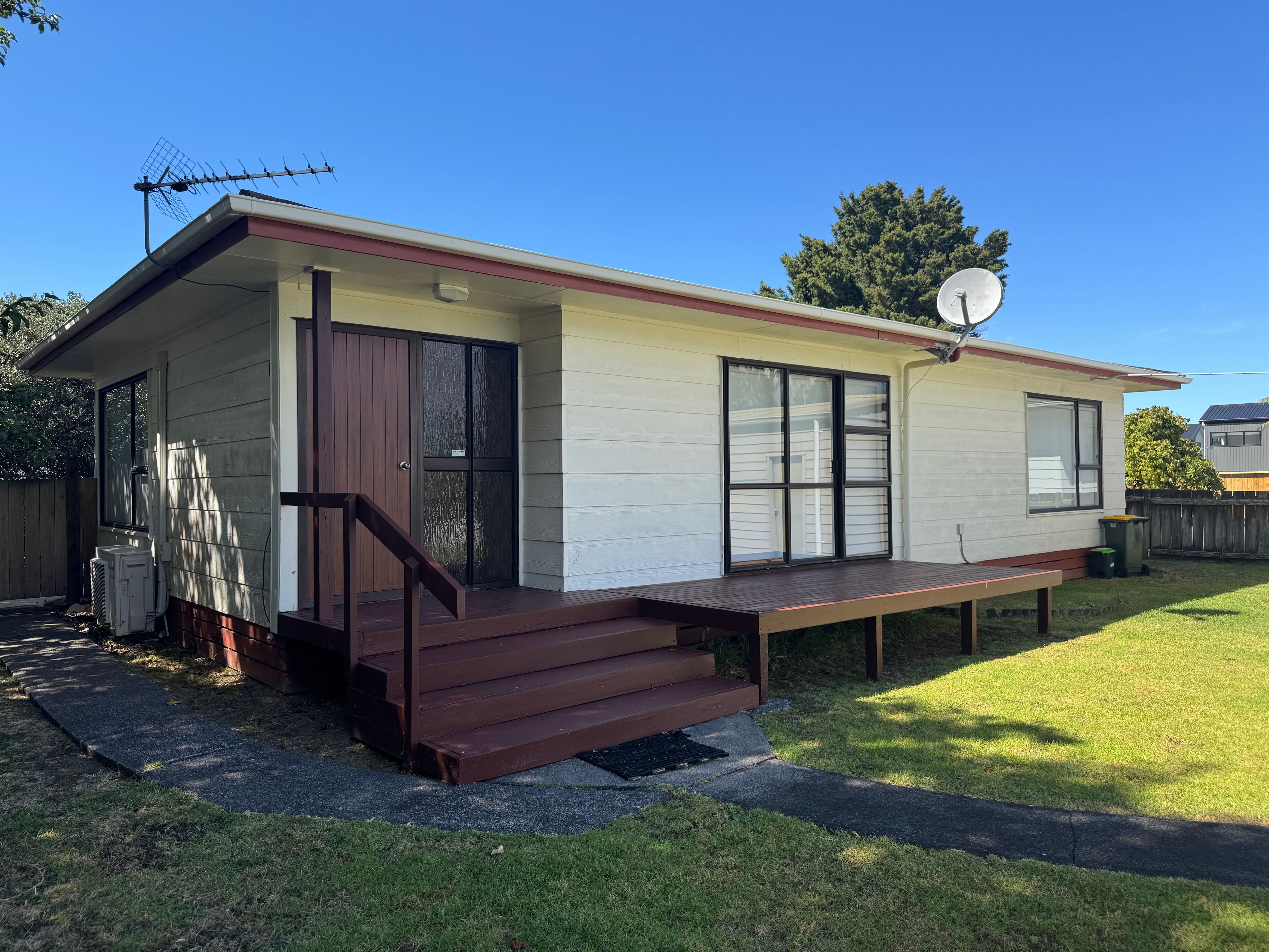 116 Beach Road, Te Atatu Peninsula, – Home For Rent • Ray White New Zealand