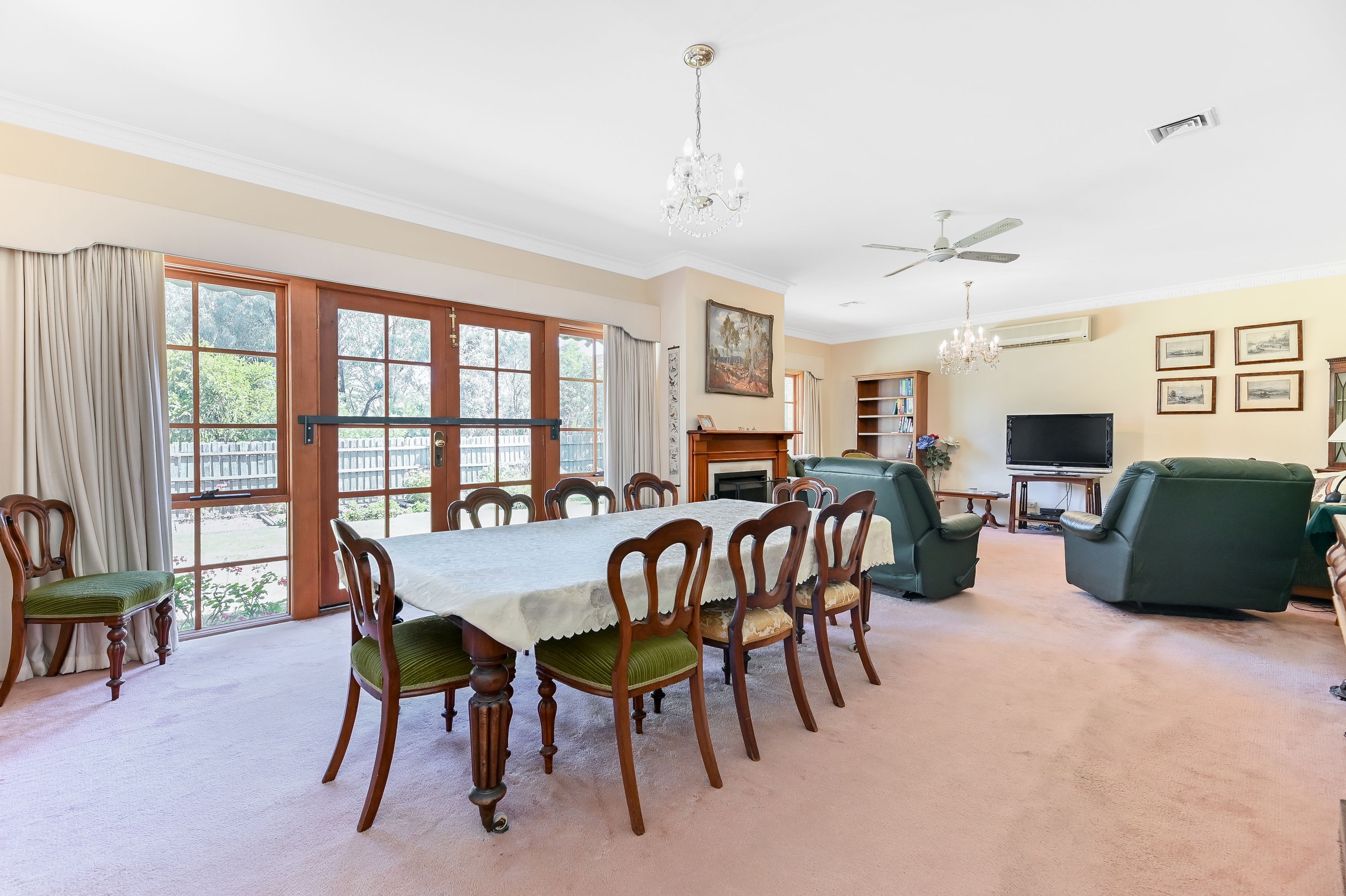 19 Sherwood Road, Mount Waverley, VIC 3149 - Sold House - Ray White ...