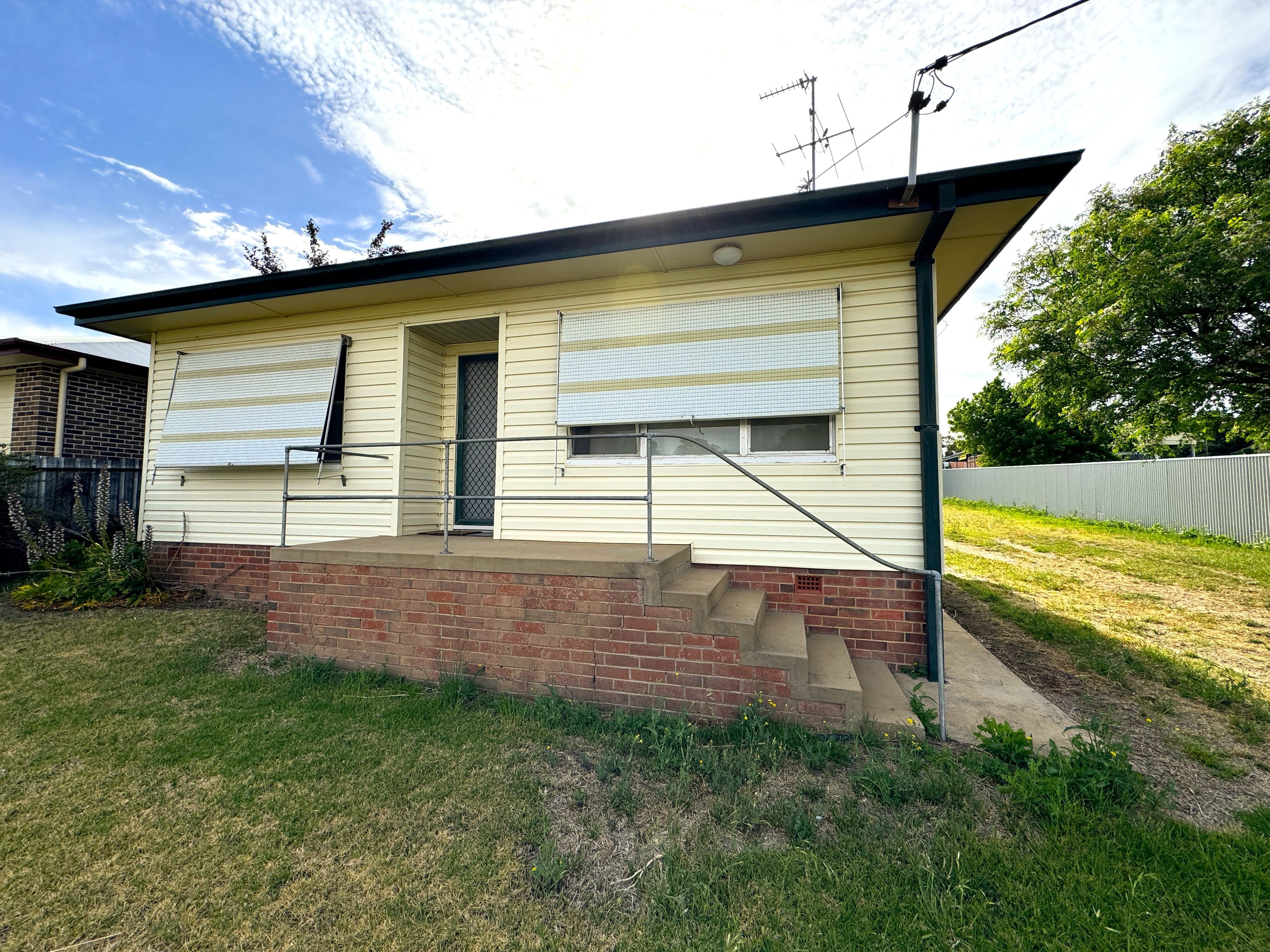7 Blackett Avenue, Young, NSW 2594 - Leased House - Ray White Young ...