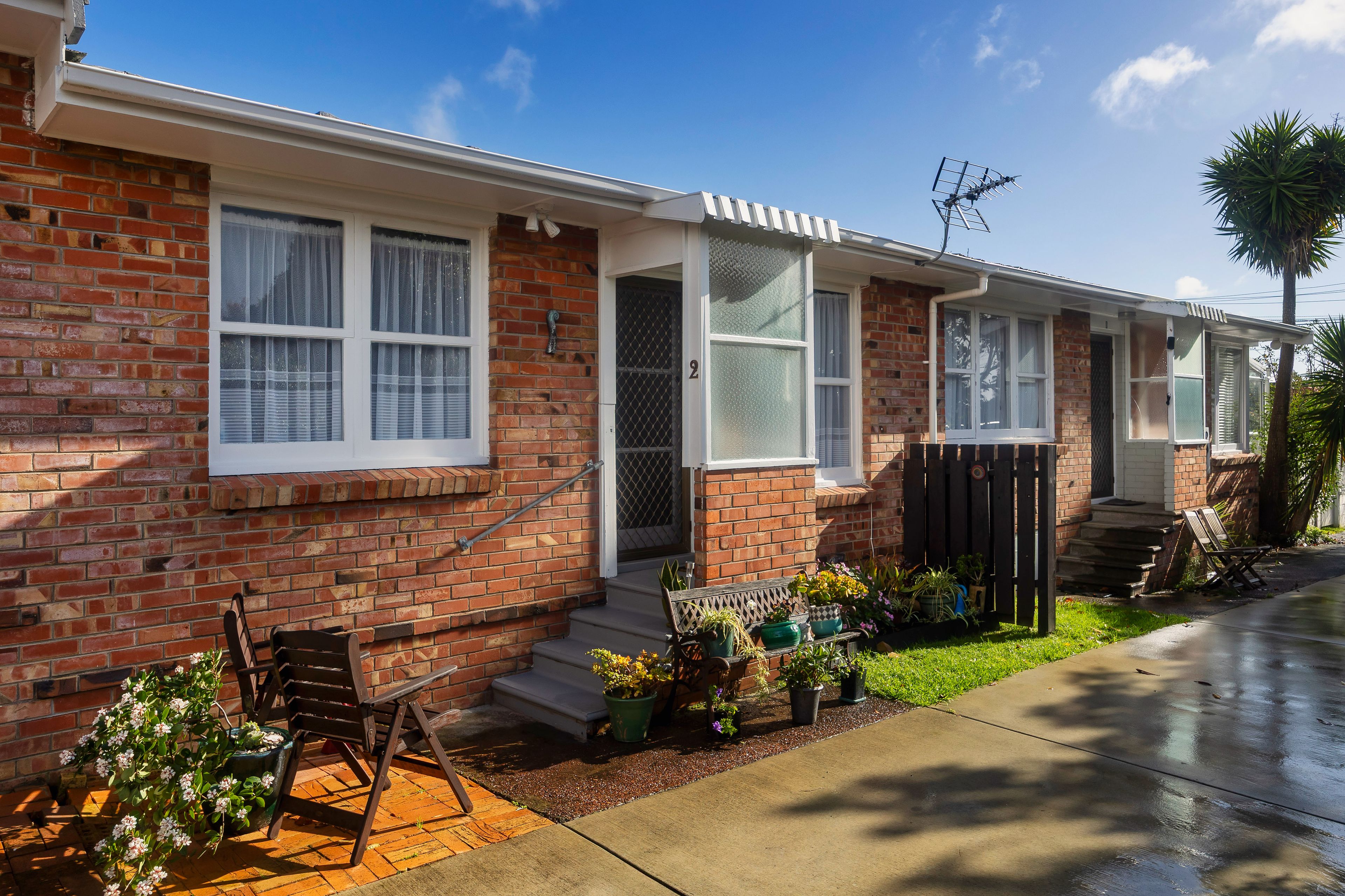 2/10 Walker Road, Point Chevalier, Auckland City 1022 - Sold Unit - Ray ...