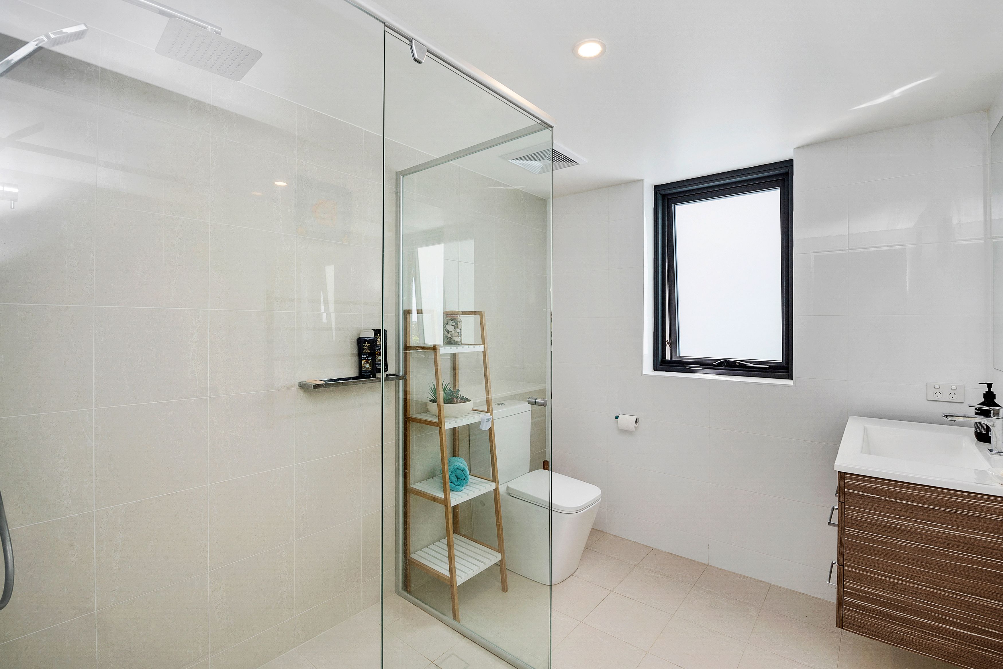 34/36 Woodcliffe Crescent, Woody Point, QLD 4019 - Sold Unit - Ray ...