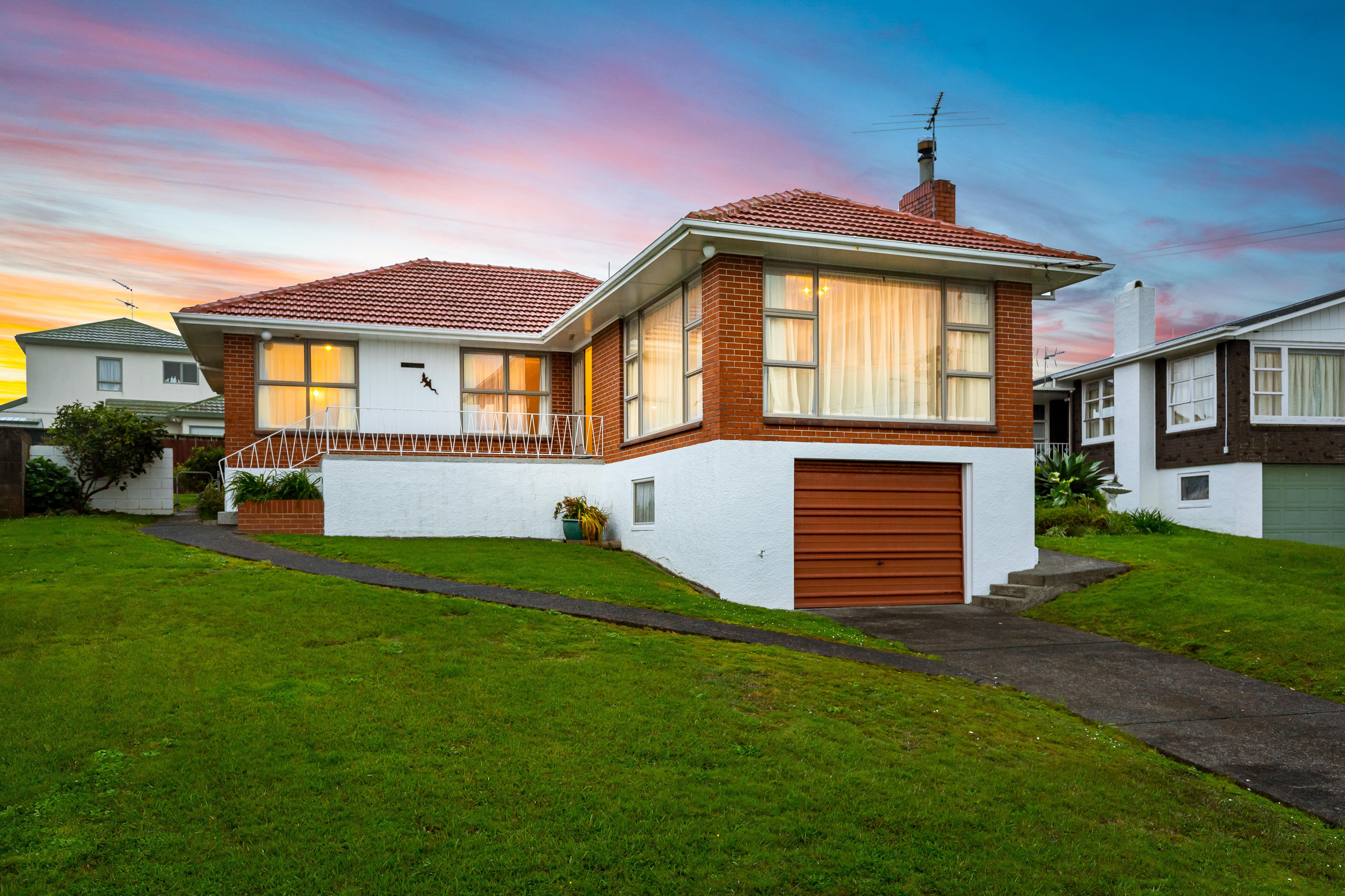 8 Sally Crescent, Mount Roskill, Auckland City 1041 - Sold House - Ray ...