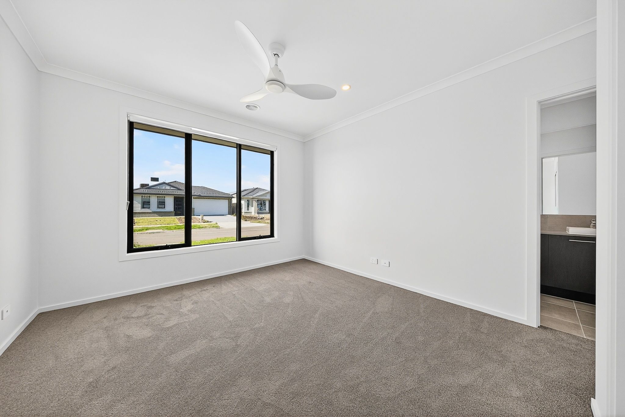 30 Vizzini Street, Cranbourne East, VIC 3977 - Leased House - Ray White ...