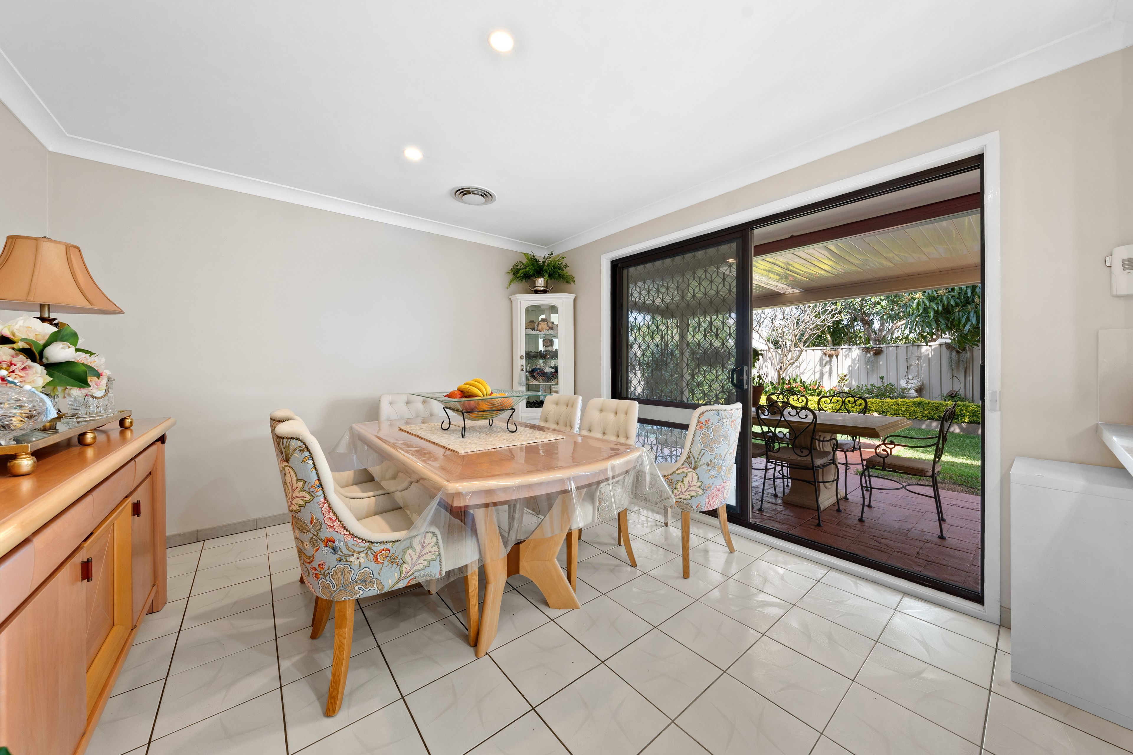18 Prairie Vale Road, Bossley Park, NSW 2176 - Sold House - Three ...