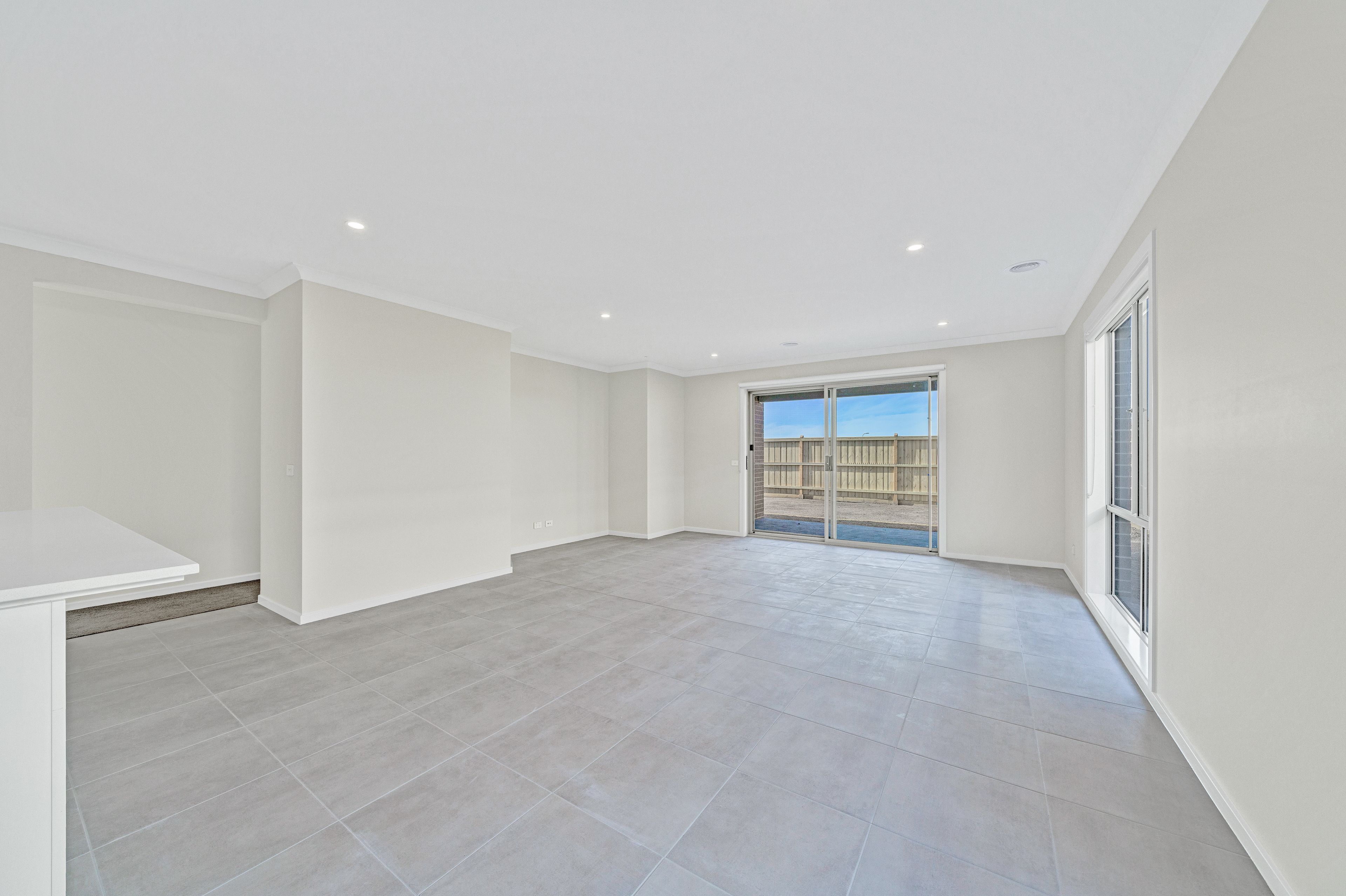 13 Bloodstone Way, Cranbourne East, VIC 3977 - Leased House - Ray White ...