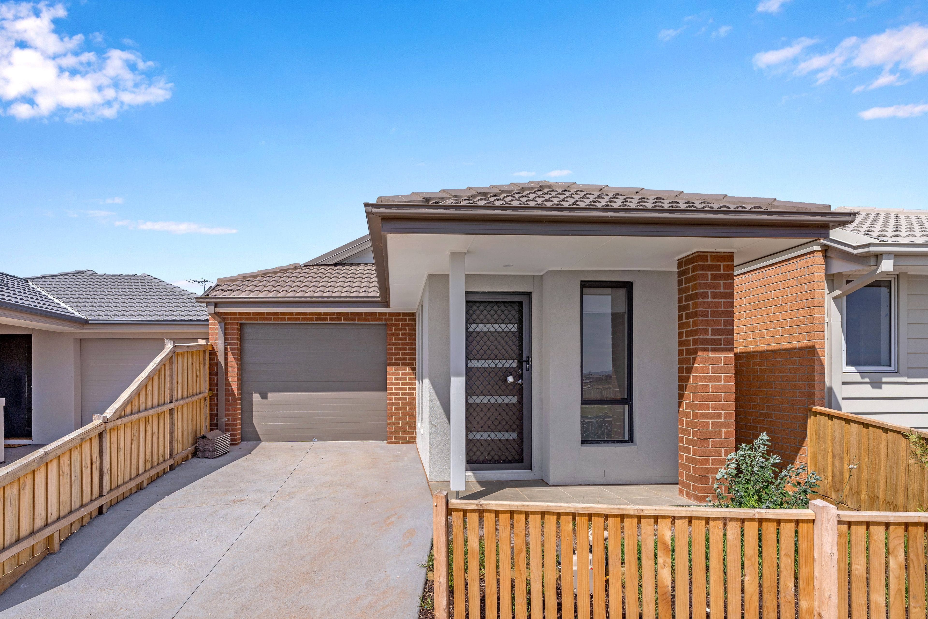 24 Viola Drive, Rockbank, VIC 3335 - Leased House - Ray White Werribee
