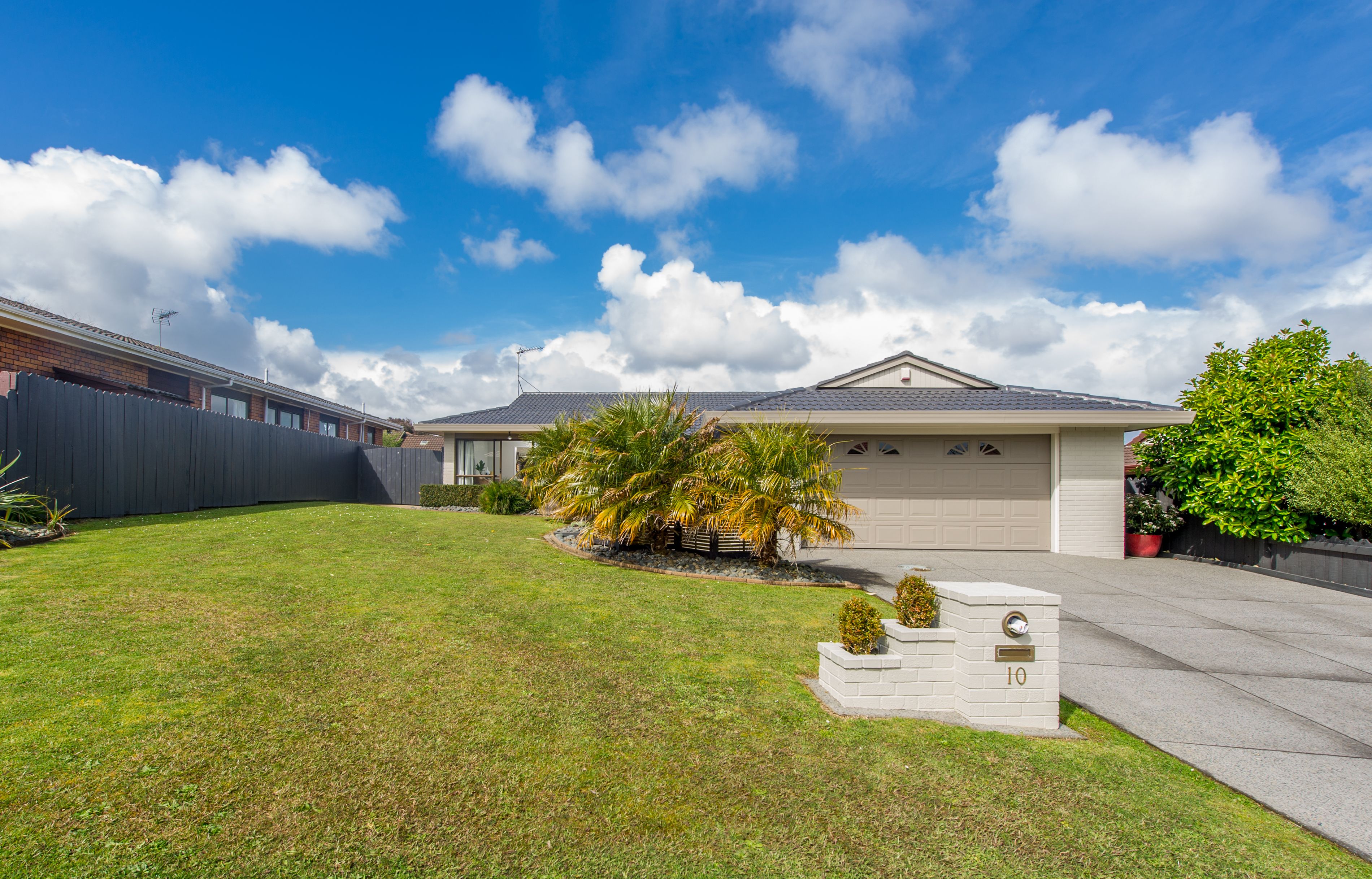 10 Billabong Place, Botany Downs, Manukau City 2014 - Sold House - Ray ...