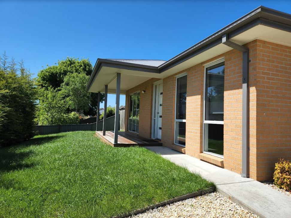 1/5 Broomfield Road, Creswick, VIC 3363 - Leased House - Ray White Ballarat