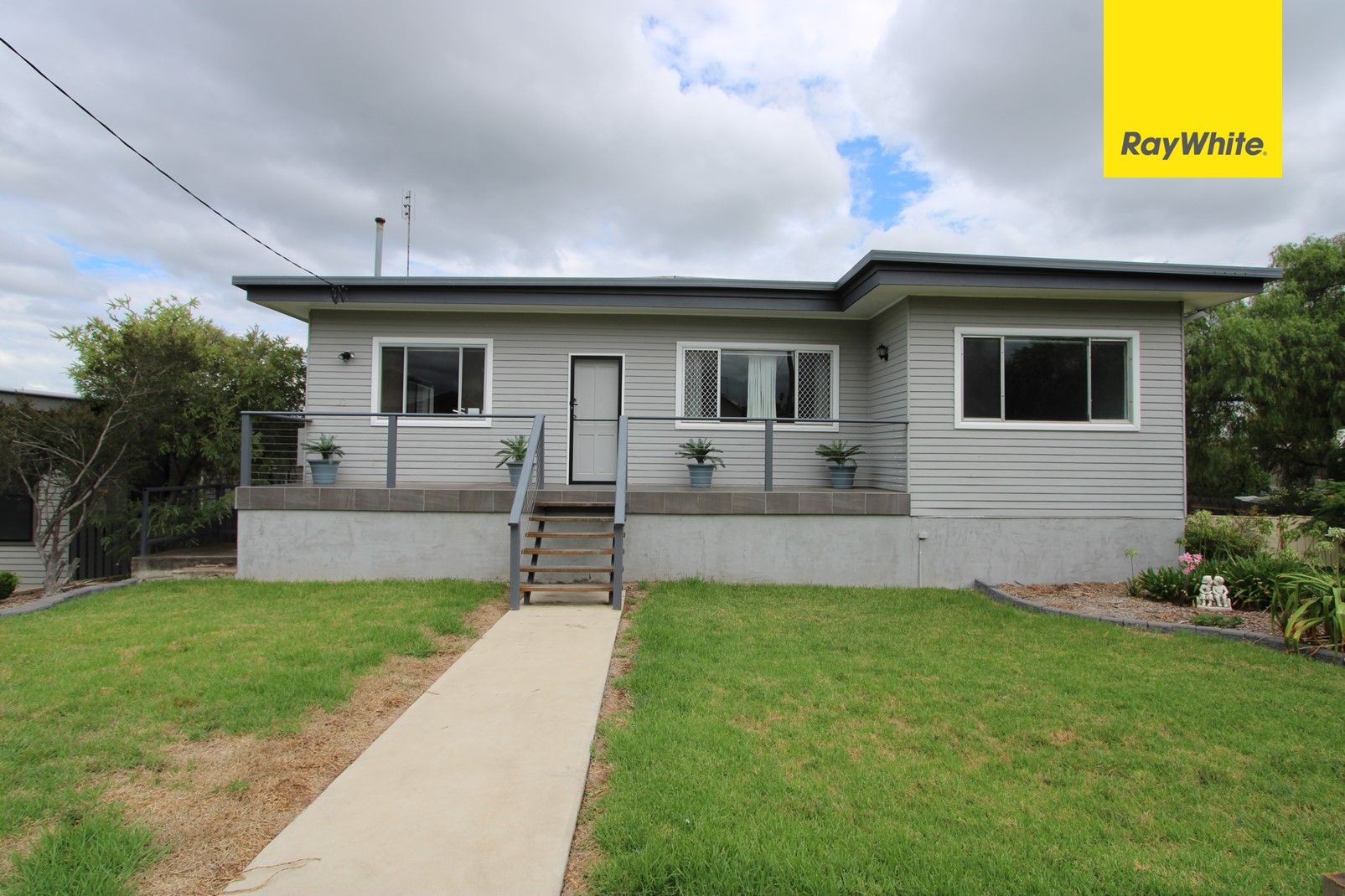 32 Lang Street, Inverell, NSW 2360 - Leased House - Ray White Rural ...