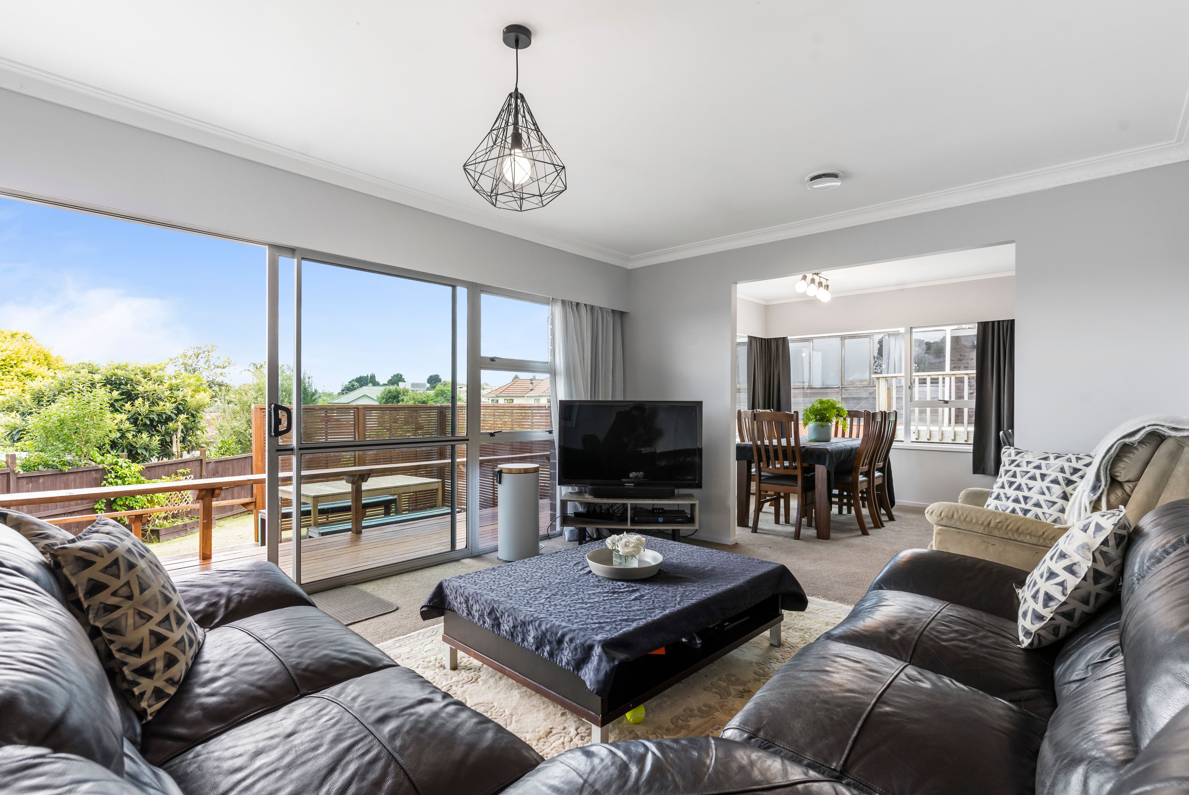 2/49 Ashdown Place, Pahurehure, Papakura 2113 - Sold House - Ray White ...